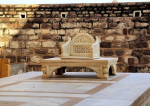 Allah’s Throne – Koran Contradiction